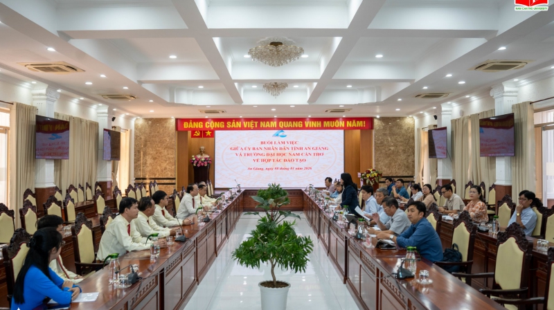 Nam Can Tho University met and discussed with the People's Committee of ...